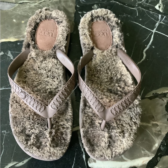 UGG | Shoes | Authentic Ugg Fluffie 2 Shearling Cocoa Flip Flops Size 7 | Poshmark